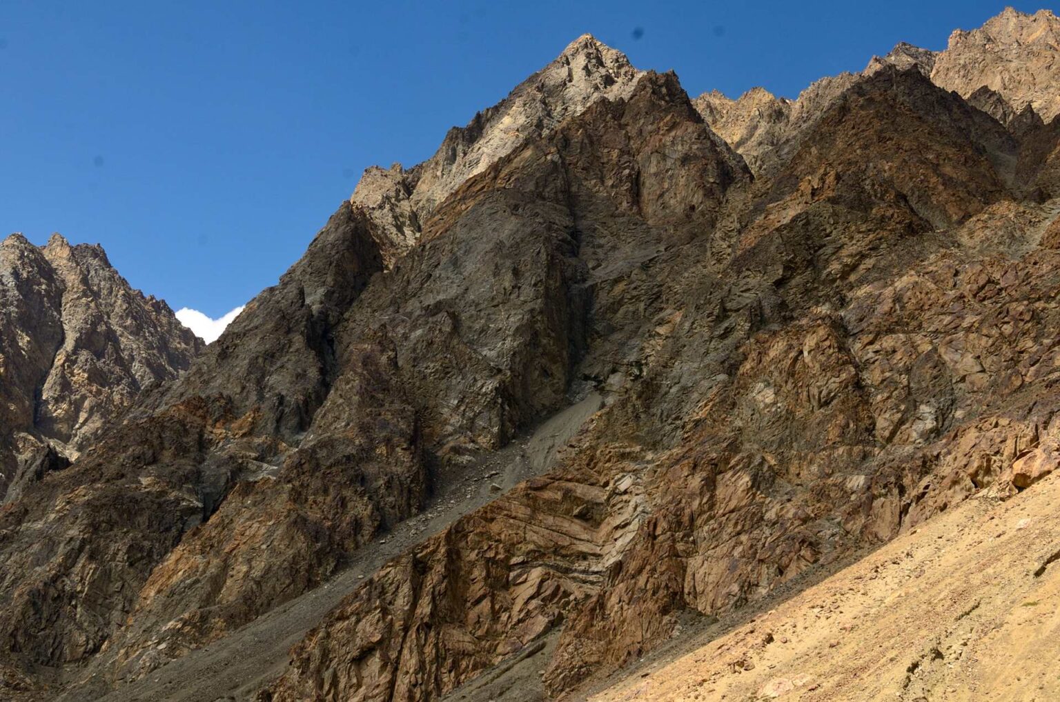 LoC and a Pakistani School in Turtuk - Wayfarer’s Corner